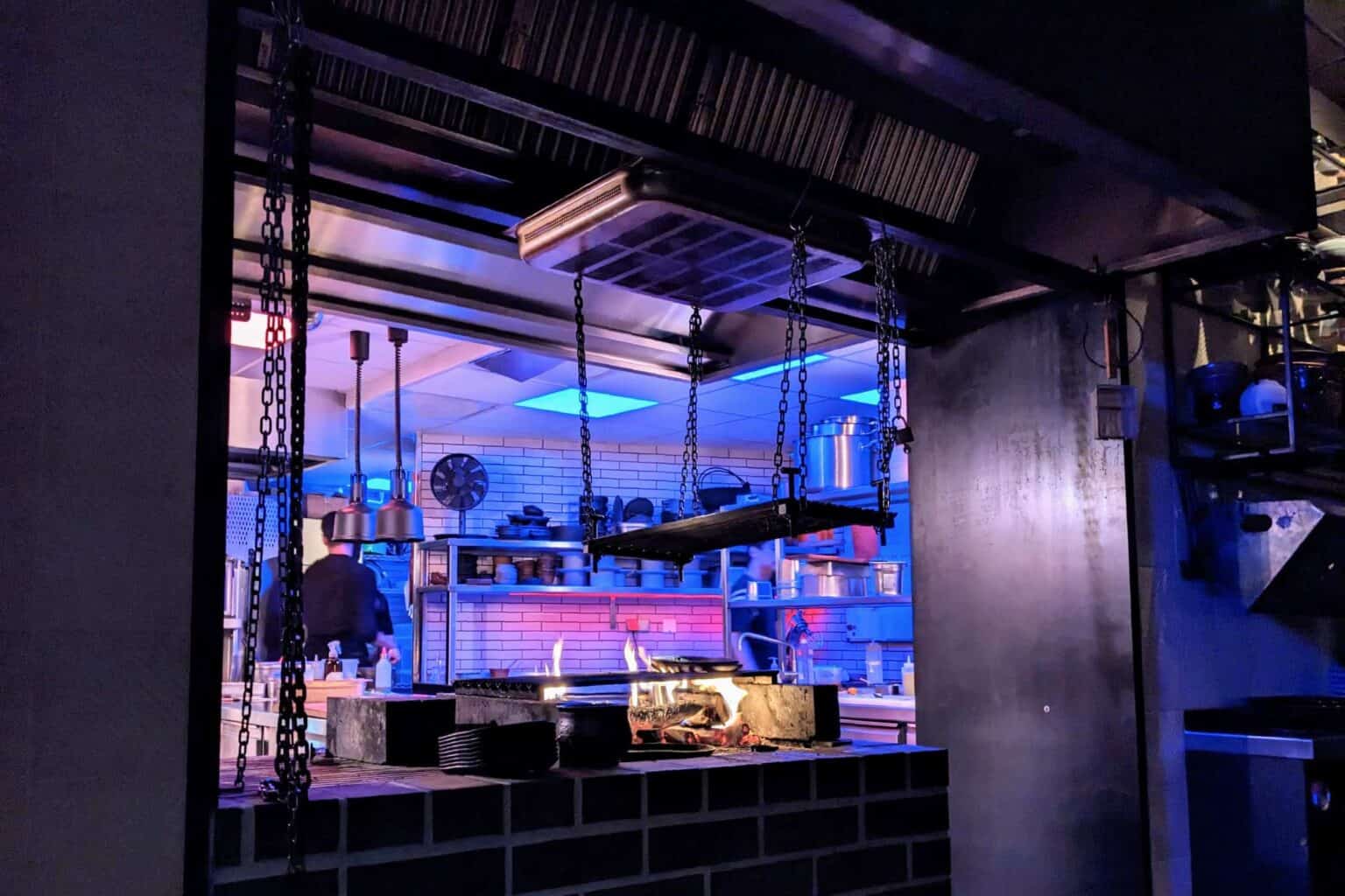 Grüne Pflanzenwelten und Speisen vom Feuer: Restaurant Kramer, Berlin ...